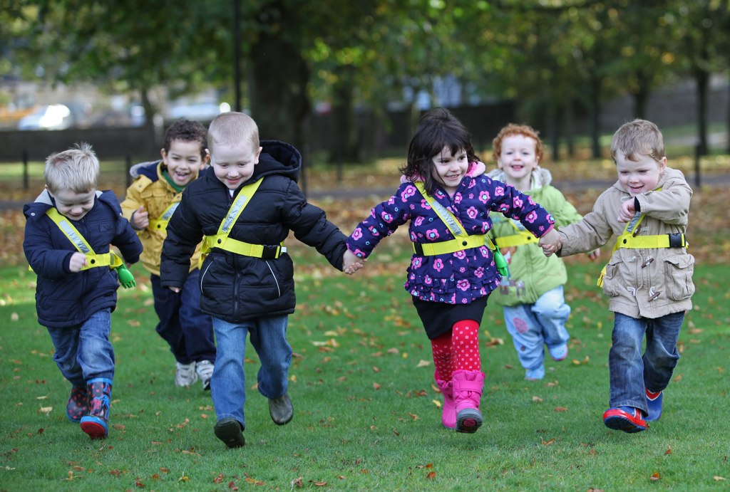 Walkodile Classic (6 child) - Safety Walking System for Children ...